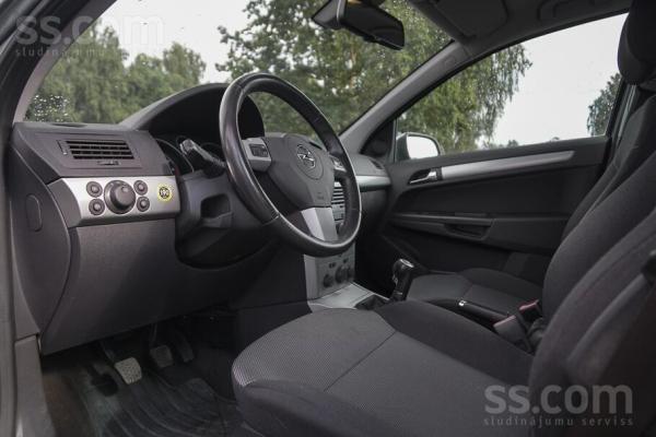 Pelēks Opel Astra 2009 Rīga, ar dzinēja tilpumu 1.60 L un nobraukumu 238 tūkst. km par 2790 €, foto 10 vietnē AUTOMOTO.COM.LV