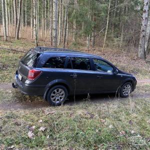 Grey Opel Astra 2010 in Siauliai, with an engine capacity of 1.60 L and mileage of 186 thousand km for 2900 €, photo 5 on AUTOMOTO.COM.LV