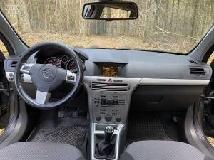Grey Opel Astra 2010 in Siauliai, with an engine capacity of 1.60 L and mileage of 186 thousand km for 2900 €, photo 17 on AUTOMOTO.COM.LV