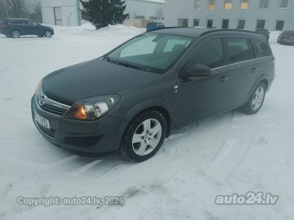 Grey Opel Astra 2010 in Tapa, with an engine capacity of 1.70 L and mileage of 407 thousand km for 1499 €, photo 4 on AUTOMOTO.COM.LV