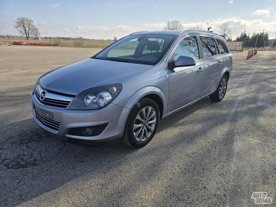 Pelēks Opel Astra 2010 Marijampole, ar dzinēja tilpumu 1.60 L un nobraukumu 172 tūkst. km par 1650 €, foto 1 vietnē AUTOMOTO.COM.LV