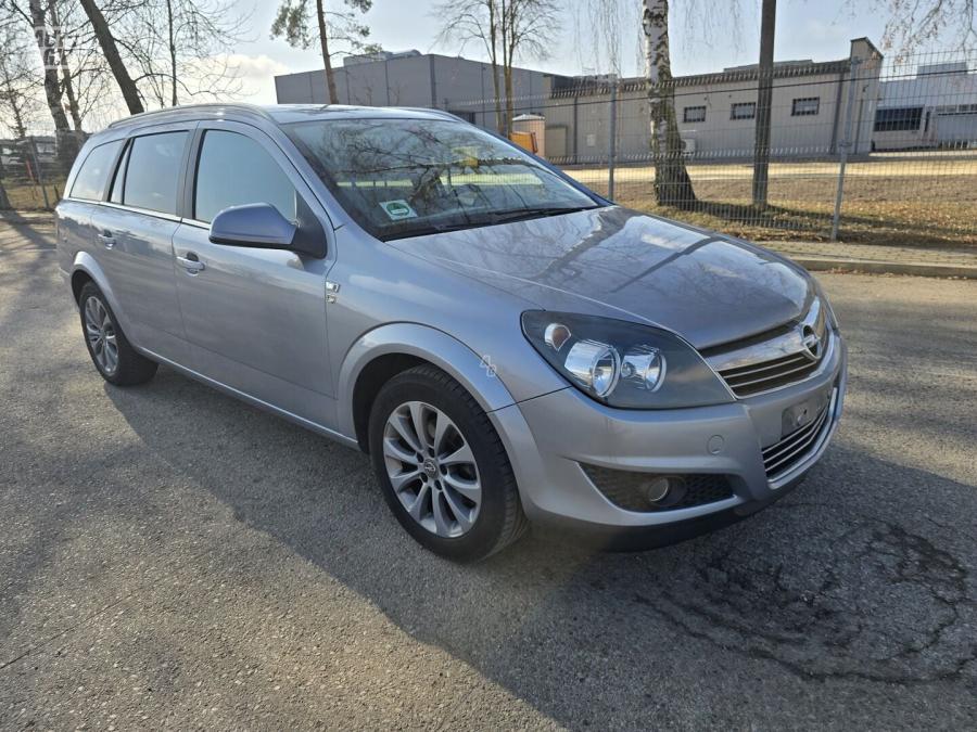 Pelēks Opel Astra 2010 Marijampole, ar dzinēja tilpumu 1.60 L un nobraukumu 172 tūkst. km par 1650 €, foto 3 vietnē AUTOMOTO.COM.LV