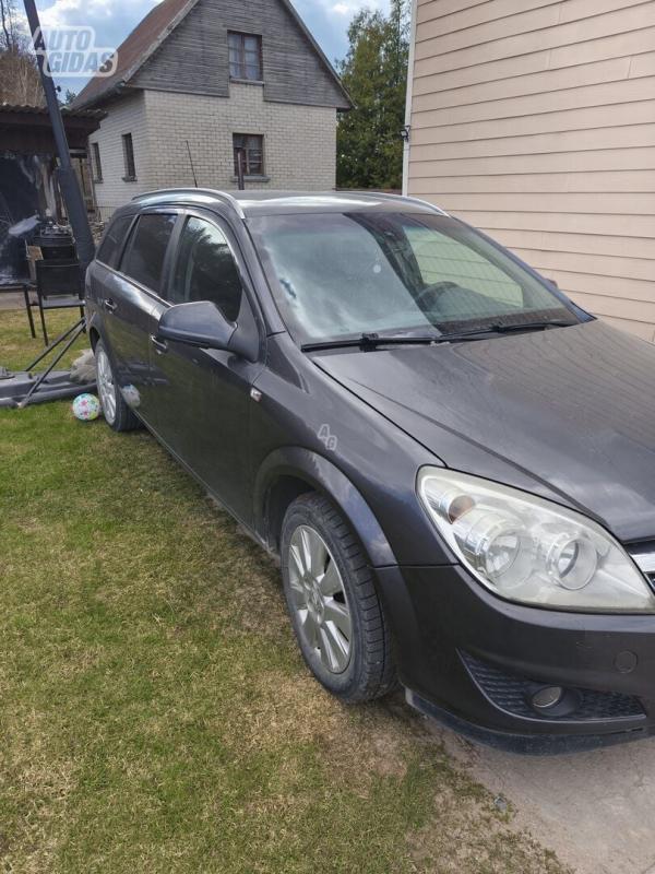 Pelēks Opel Astra 2010 Šilutė, ar dzinēja tilpumu 1.60 L un nobraukumu 218 tūkst. km par 2200 €, foto 2 vietnē AUTOMOTO.COM.LV