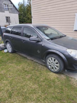 Grey Opel Astra 2010 in Silute, with an engine capacity of 1.60 L and mileage of 218 thousand km for 2200 €, photo 4 on AUTOMOTO.COM.LV