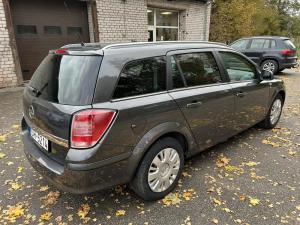 Grey Opel Astra 2010 in Limbazi, with an engine capacity of 1.60 L and mileage of 231 thousand km for 3450 €, photo 5 on AUTOMOTO.COM.LV