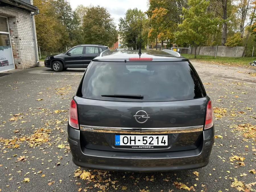 Grey Opel Astra 2010 in Limbazi, with an engine capacity of 1.60 L and mileage of 231 thousand km for 3450 €, photo 6 on AUTOMOTO.COM.LV