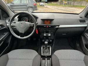 Grey Opel Astra 2010 in Limbazi, with an engine capacity of 1.60 L and mileage of 231 thousand km for 3450 €, photo 9 on AUTOMOTO.COM.LV