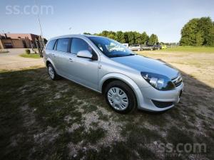 Grey Opel Astra 2010 in Kuldiga, with an engine capacity of 1.70 L and mileage of 263 thousand km for 3490 €, photo 3 on AUTOMOTO.COM.LV