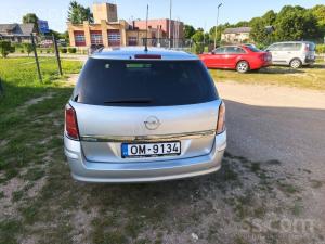 Grey Opel Astra 2010 in Kuldiga, with an engine capacity of 1.70 L and mileage of 263 thousand km for 3490 €, photo 9 on AUTOMOTO.COM.LV