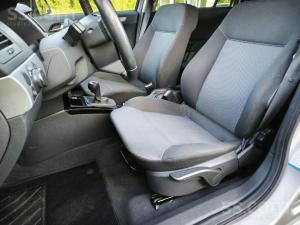 Grey Opel Astra 2010 in Kuldiga, with an engine capacity of 1.70 L and mileage of 263 thousand km for 3490 €, photo 17 on AUTOMOTO.COM.LV