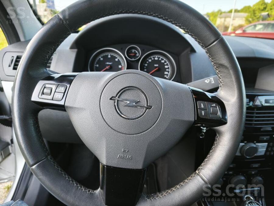 Grey Opel Astra 2010 in Kuldiga, with an engine capacity of 1.70 L and mileage of 263 thousand km for 3490 €, photo 19 on AUTOMOTO.COM.LV