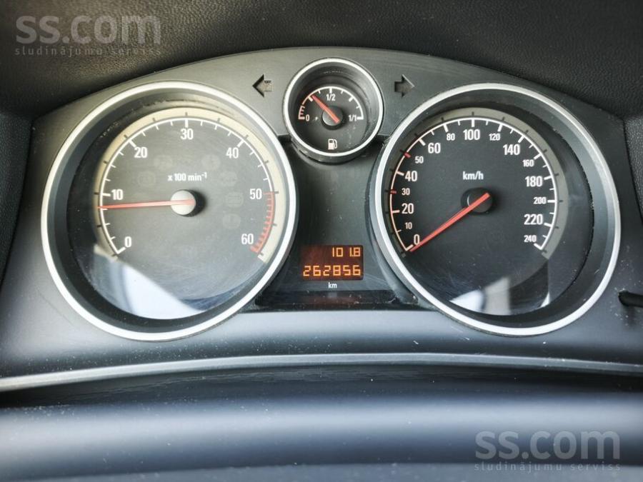 Grey Opel Astra 2010 in Kuldiga, with an engine capacity of 1.70 L and mileage of 263 thousand km for 3490 €, photo 21 on AUTOMOTO.COM.LV