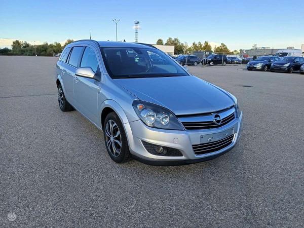Pelēks Opel Astra 2010 Marijampole, ar dzinēja tilpumu 1.70 L un nobraukumu 200 tūkst. km par 1900 €, foto 2 vietnē AUTOMOTO.COM.LV