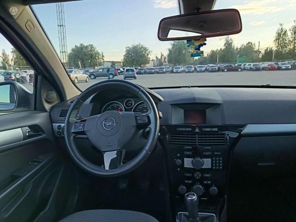 Pelēks Opel Astra 2010 Marijampole, ar dzinēja tilpumu 1.70 L un nobraukumu 200 tūkst. km par 1900 €, foto 7 vietnē AUTOMOTO.COM.LV