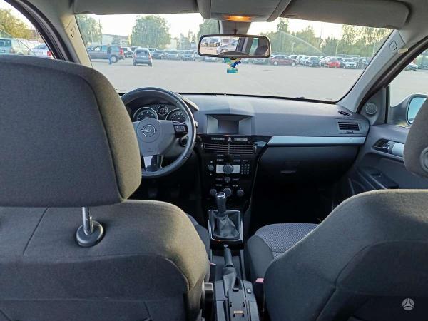 Pelēks Opel Astra 2010 Marijampole, ar dzinēja tilpumu 1.70 L un nobraukumu 200 tūkst. km par 1900 €, foto 8 vietnē AUTOMOTO.COM.LV