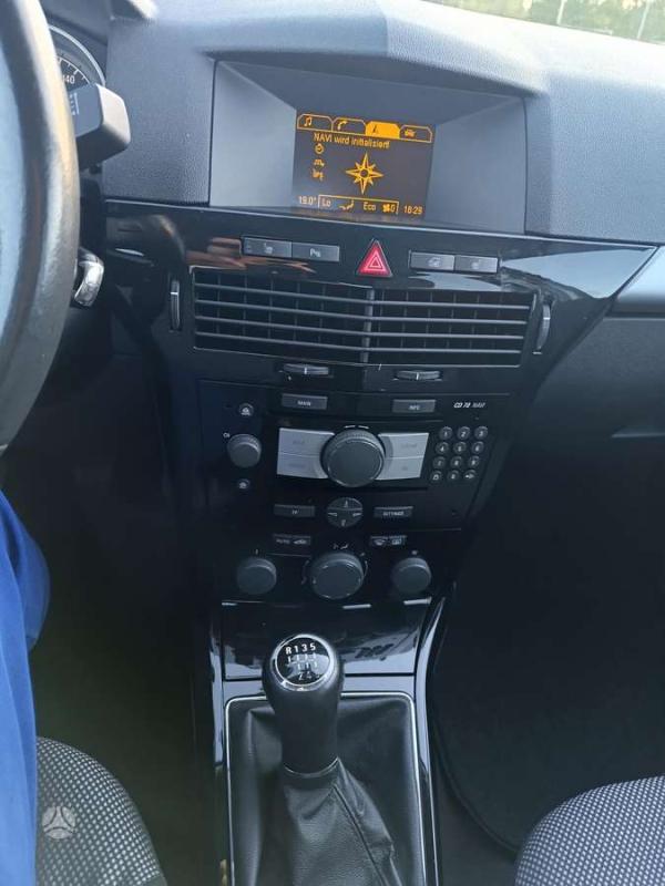 Pelēks Opel Astra 2010 Marijampole, ar dzinēja tilpumu 1.70 L un nobraukumu 200 tūkst. km par 1900 €, foto 10 vietnē AUTOMOTO.COM.LV