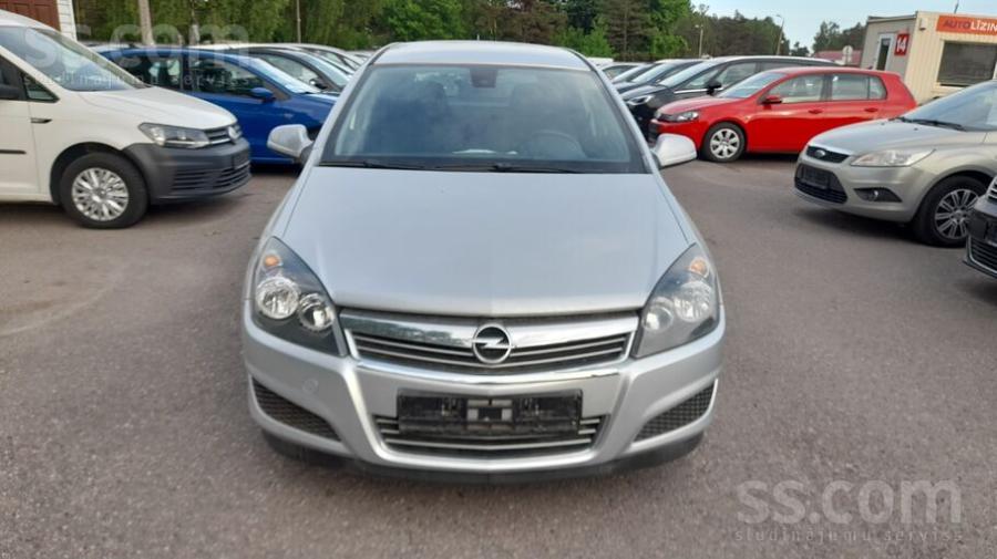 Grey Opel Astra 2010 in Riga, with an engine capacity of 1.90 L and mileage of 169 thousand km for 3000 €, photo 1 on AUTOMOTO.COM.LV