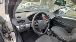 Grey Opel Astra 2010 in Riga, with an engine capacity of 1.90 L and mileage of 169 thousand km for 3000 €, photo 11 on AUTOMOTO.COM.LV
