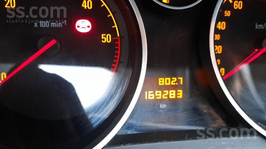 Grey Opel Astra 2010 in Riga, with an engine capacity of 1.90 L and mileage of 169 thousand km for 3000 €, photo 14 on AUTOMOTO.COM.LV