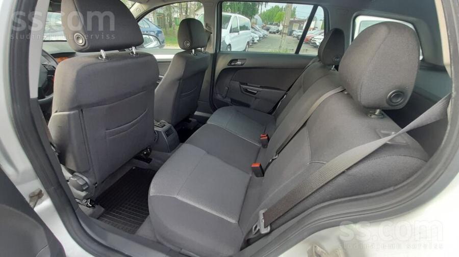 Grey Opel Astra 2010 in Riga, with an engine capacity of 1.90 L and mileage of 169 thousand km for 3000 €, photo 18 on AUTOMOTO.COM.LV