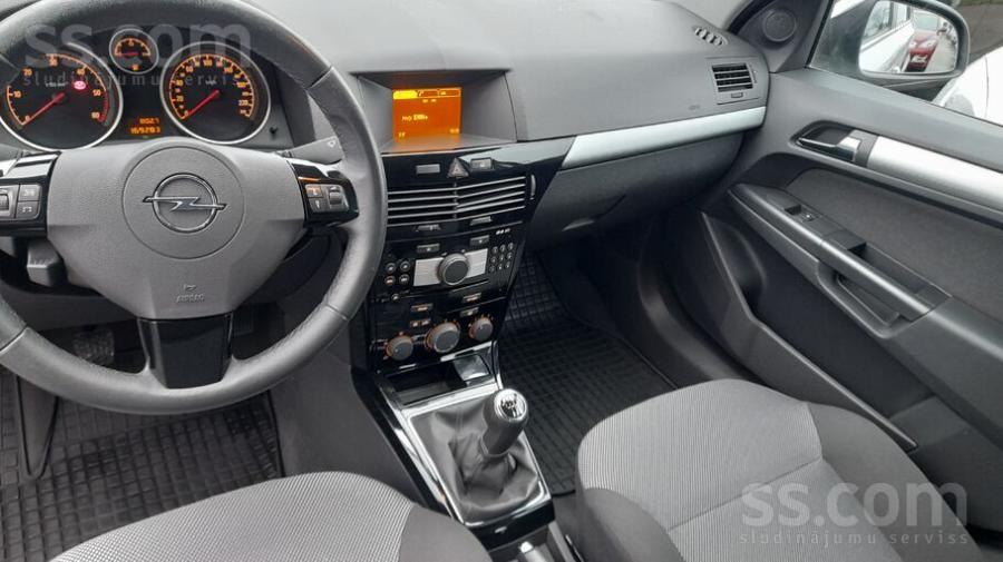 Grey Opel Astra 2010 in Riga, with an engine capacity of 1.90 L and mileage of 169 thousand km for 3000 €, photo 19 on AUTOMOTO.COM.LV