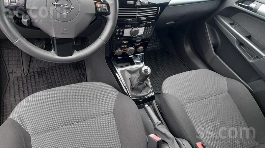 Grey Opel Astra 2010 in Riga, with an engine capacity of 1.90 L and mileage of 169 thousand km for 3000 €, photo 20 on AUTOMOTO.COM.LV