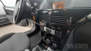 Grey Opel Astra 2010 in Riga, with an engine capacity of 1.90 L and mileage of 169 thousand km for 3000 €, photo 25 on AUTOMOTO.COM.LV