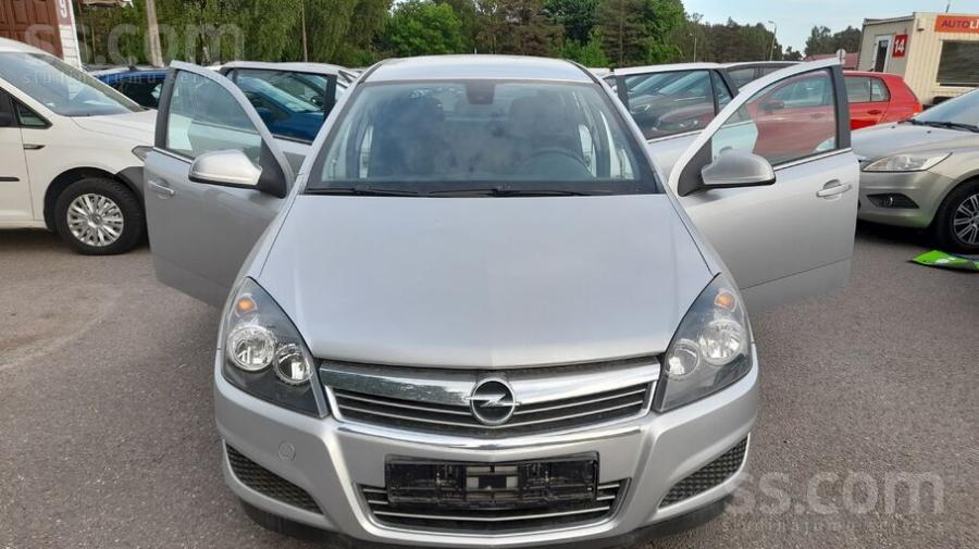 Grey Opel Astra 2010 in Riga, with an engine capacity of 1.90 L and mileage of 169 thousand km for 3000 €, photo 31 on AUTOMOTO.COM.LV