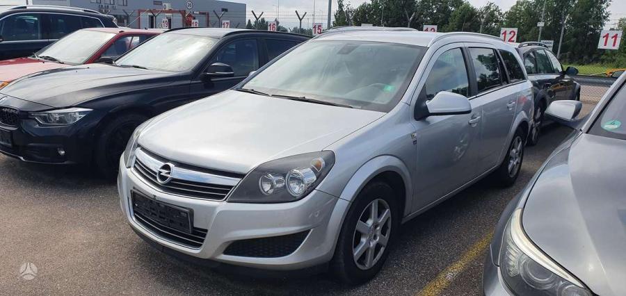 Pelēks Opel Astra 2010 Viļņa, ar dzinēja tilpumu 1.69 L un nobraukumu 250 tūkst. km par 2500 €, foto 1 vietnē AUTOMOTO.COM.LV