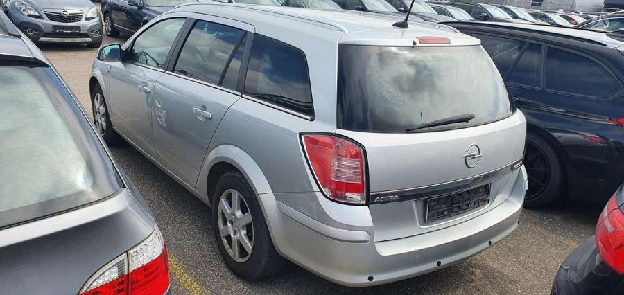 Pelēks Opel Astra 2010 Viļņa, ar dzinēja tilpumu 1.69 L un nobraukumu 250 tūkst. km par 2500 €, foto 4 vietnē AUTOMOTO.COM.LV