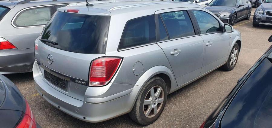 Pelēks Opel Astra 2010 Viļņa, ar dzinēja tilpumu 1.69 L un nobraukumu 250 tūkst. km par 2500 €, foto 5 vietnē AUTOMOTO.COM.LV