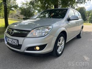 Grey Opel Astra 2010 in Rezekne, with an engine capacity of 1.70 L and mileage of 236 thousand km for 2950 €, photo 3 on AUTOMOTO.COM.LV