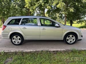 Grey Opel Astra 2010 in Rezekne, with an engine capacity of 1.70 L and mileage of 236 thousand km for 2950 €, photo 5 on AUTOMOTO.COM.LV