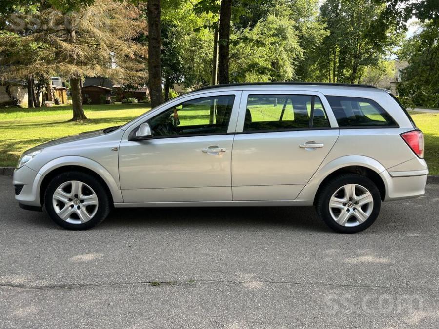 Grey Opel Astra 2010 in Rezekne, with an engine capacity of 1.70 L and mileage of 236 thousand km for 2950 €, photo 6 on AUTOMOTO.COM.LV