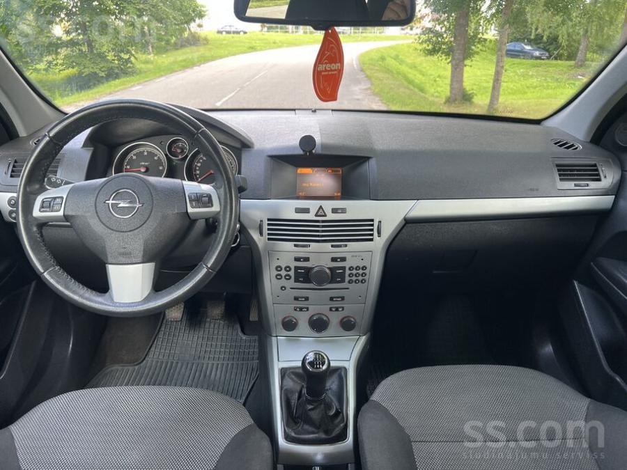 Grey Opel Astra 2010 in Rezekne, with an engine capacity of 1.70 L and mileage of 236 thousand km for 2950 €, photo 15 on AUTOMOTO.COM.LV