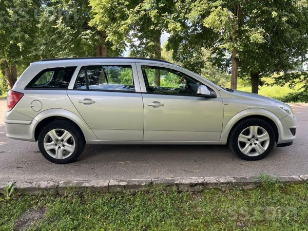 Pelēks Opel Astra 2010 Rēzekne, ar dzinēja tilpumu 1.70 L un nobraukumu 236 tūkst. km par 2950 €, foto 4 vietnē AUTOMOTO.COM.LV