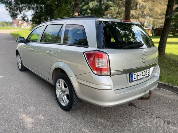 Pelēks Opel Astra 2010 Rēzekne, ar dzinēja tilpumu 1.70 L un nobraukumu 236 tūkst. km par 2950 €, foto 8 vietnē AUTOMOTO.COM.LV