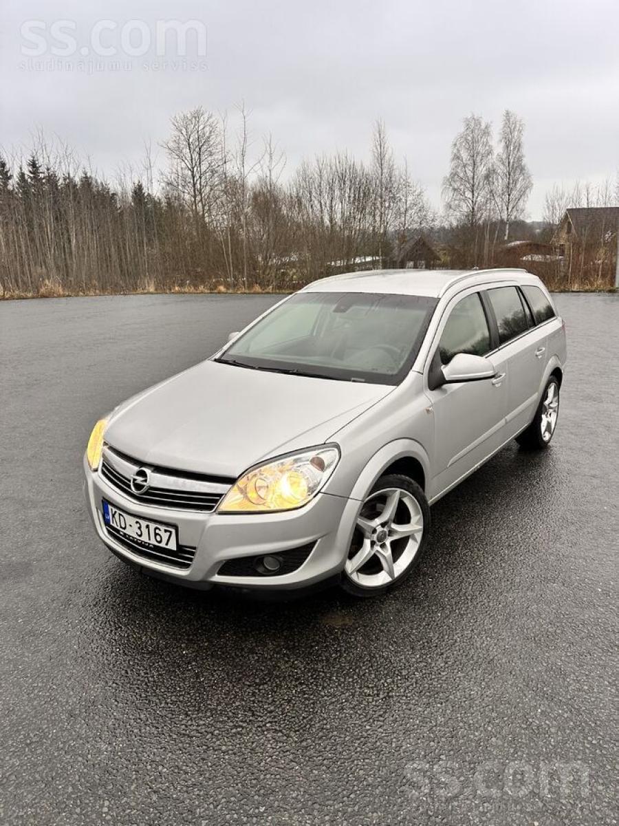 Grey Opel Astra 2010 in Rezekne, with an engine capacity of 1.70 L and mileage of 400 thousand km for 1550 €, photo 1 on AUTOMOTO.COM.LV