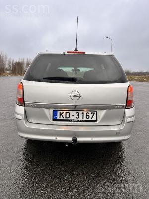 Grey Opel Astra 2010 in Rezekne, with an engine capacity of 1.70 L and mileage of 400 thousand km for 1550 €, photo 5 on AUTOMOTO.COM.LV