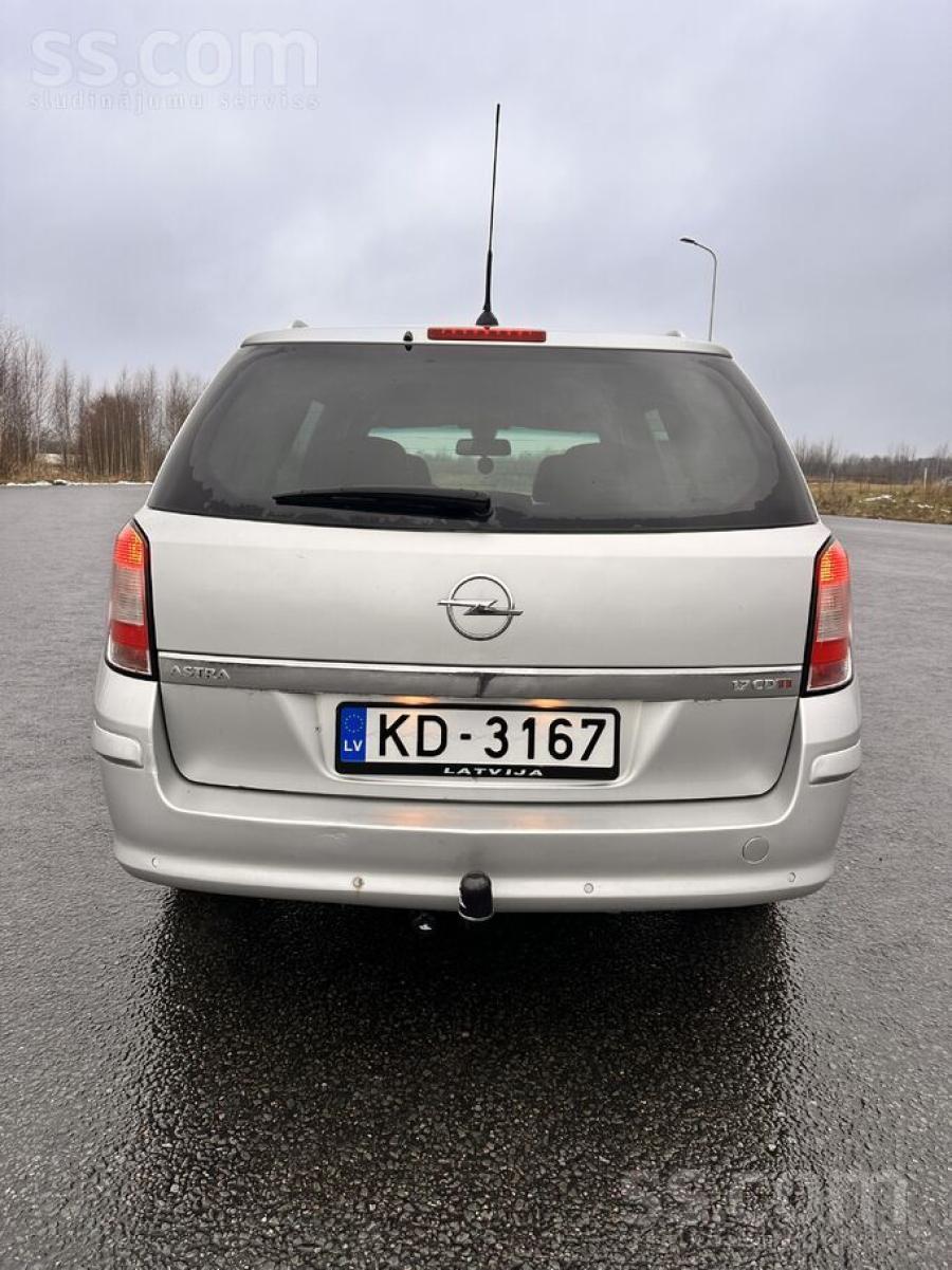 Grey Opel Astra 2010 in Rezekne, with an engine capacity of 1.70 L and mileage of 400 thousand km for 1550 €, photo 5 on AUTOMOTO.COM.LV