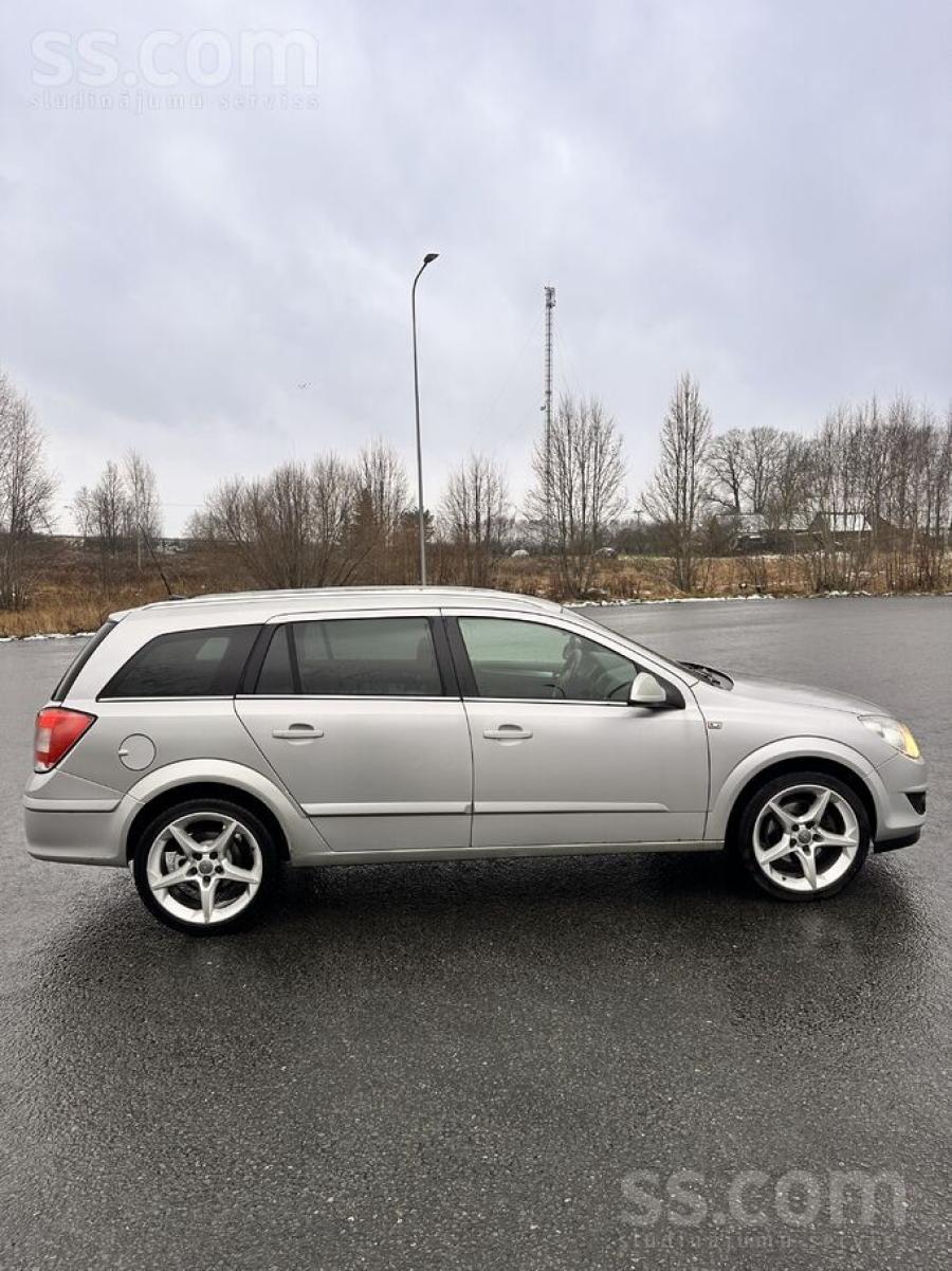 Grey Opel Astra 2010 in Rezekne, with an engine capacity of 1.70 L and mileage of 400 thousand km for 1550 €, photo 6 on AUTOMOTO.COM.LV