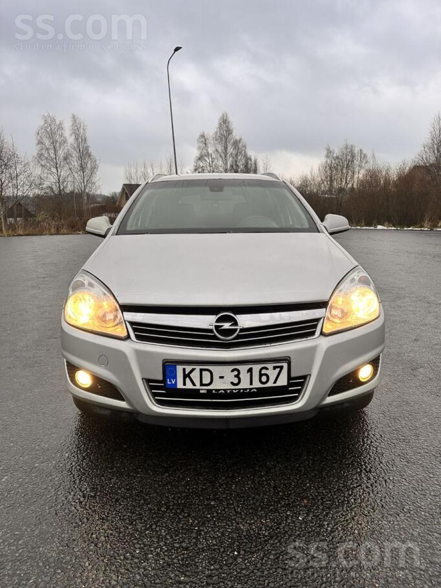 Grey Opel Astra 2010 in Rezekne, with an engine capacity of 1.70 L and mileage of 400 thousand km for 1550 €, photo 7 on AUTOMOTO.COM.LV