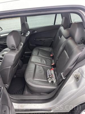 Grey Opel Astra 2010 in Rezekne, with an engine capacity of 1.70 L and mileage of 400 thousand km for 1550 €, photo 8 on AUTOMOTO.COM.LV
