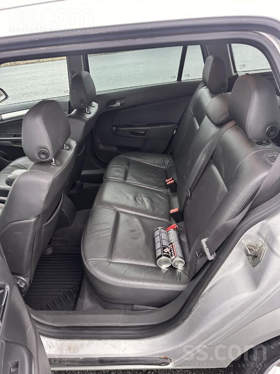 Grey Opel Astra 2010 in Rezekne, with an engine capacity of 1.70 L and mileage of 400 thousand km for 1550 €, photo 8 on AUTOMOTO.COM.LV