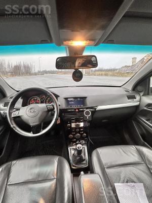 Grey Opel Astra 2010 in Rezekne, with an engine capacity of 1.70 L and mileage of 400 thousand km for 1550 €, photo 9 on AUTOMOTO.COM.LV