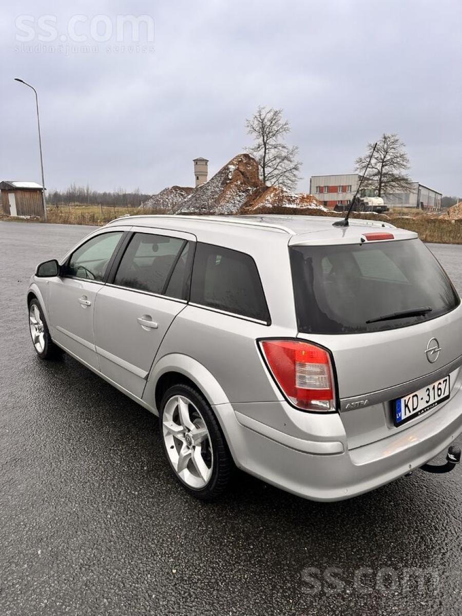 Grey Opel Astra 2010 in Rezekne, with an engine capacity of 1.70 L and mileage of 400 thousand km for 1550 €, photo 10 on AUTOMOTO.COM.LV