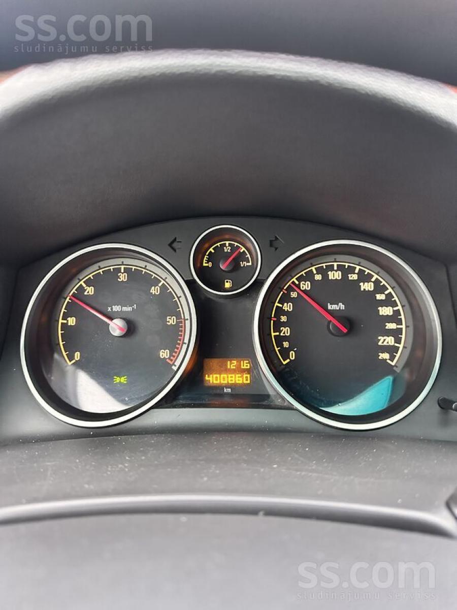 Grey Opel Astra 2010 in Rezekne, with an engine capacity of 1.70 L and mileage of 400 thousand km for 1550 €, photo 11 on AUTOMOTO.COM.LV