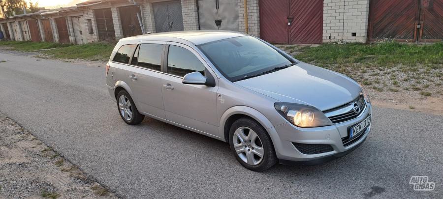 Grey Opel Astra 2010 in Druskininkai, with an engine capacity of 1.70 L and mileage of 245 thousand km for 400 €, photo 1 on AUTOMOTO.COM.LV