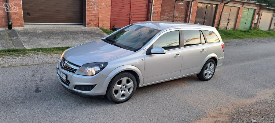 Grey Opel Astra 2010 in Druskininkai, with an engine capacity of 1.70 L and mileage of 245 thousand km for 400 €, photo 3 on AUTOMOTO.COM.LV
