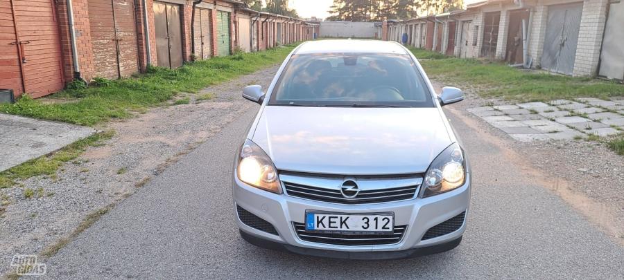 Grey Opel Astra 2010 in Druskininkai, with an engine capacity of 1.70 L and mileage of 245 thousand km for 400 €, photo 4 on AUTOMOTO.COM.LV